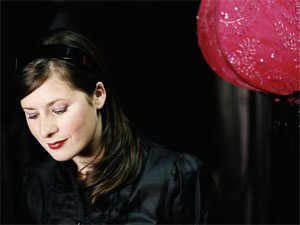 Kate Walsh: Soothing and Down-to-Earth : World Cafe : NPR